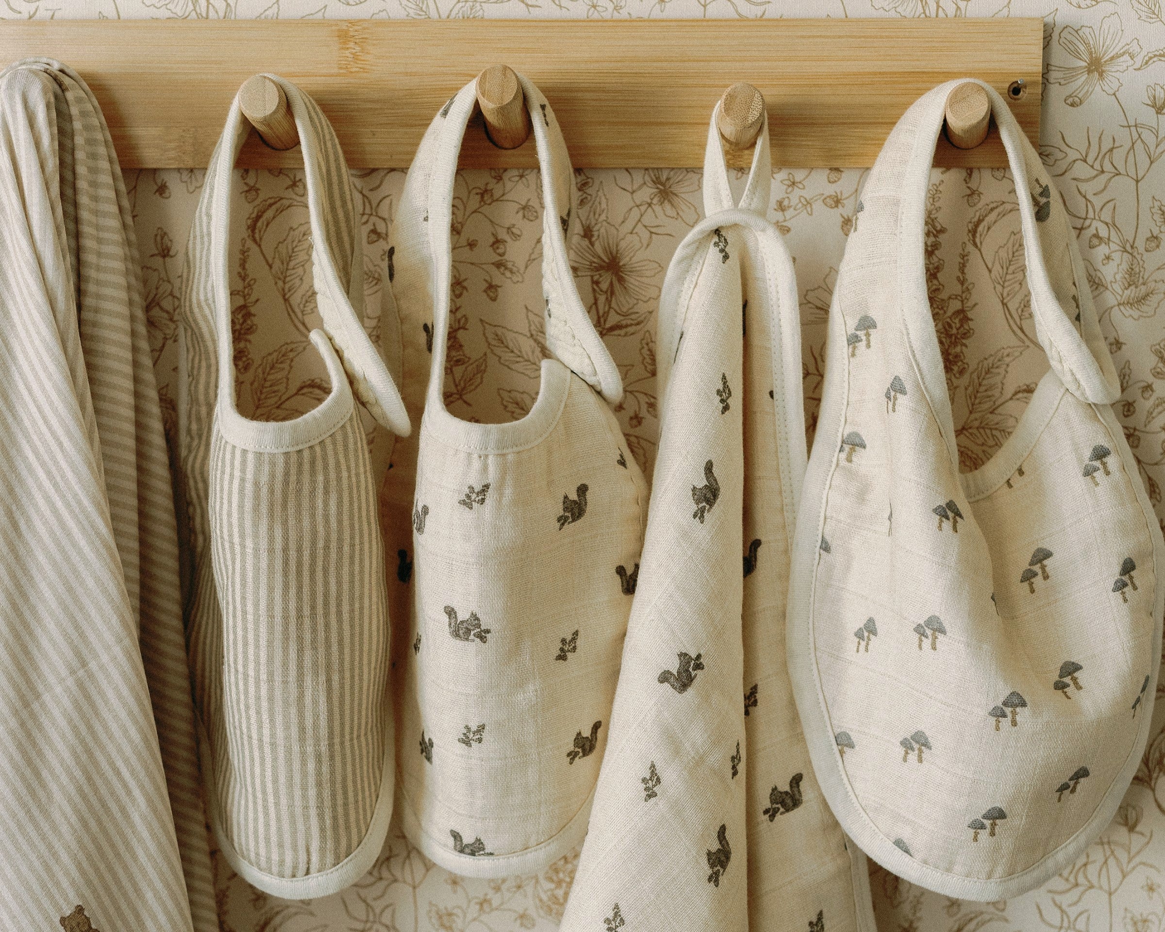 Premium Organic Cotton Muslin Bibs Set | Oilo™ Studio